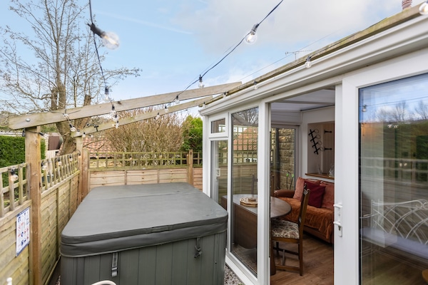 Burn Cottage -  Hot Tub - Dogs Welcome - Thirsk