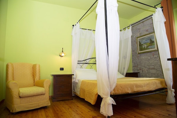 Ground Floor:<br><br>bedroom + Ensuite Bathroom 1 (12 M2)<br>bedroom + Ensuite Bathroom 2 (12 M2)<br>bed... - Basilicata