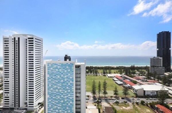 Luxury Two-bedroom High Floor Apartment In Sierra Broadbeach! - Broadbeach
