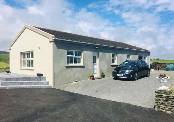 Beautiful Home Above Sandycove Beach! Fishing, Bird Watching, Walking, Swimming! - Skibbereen