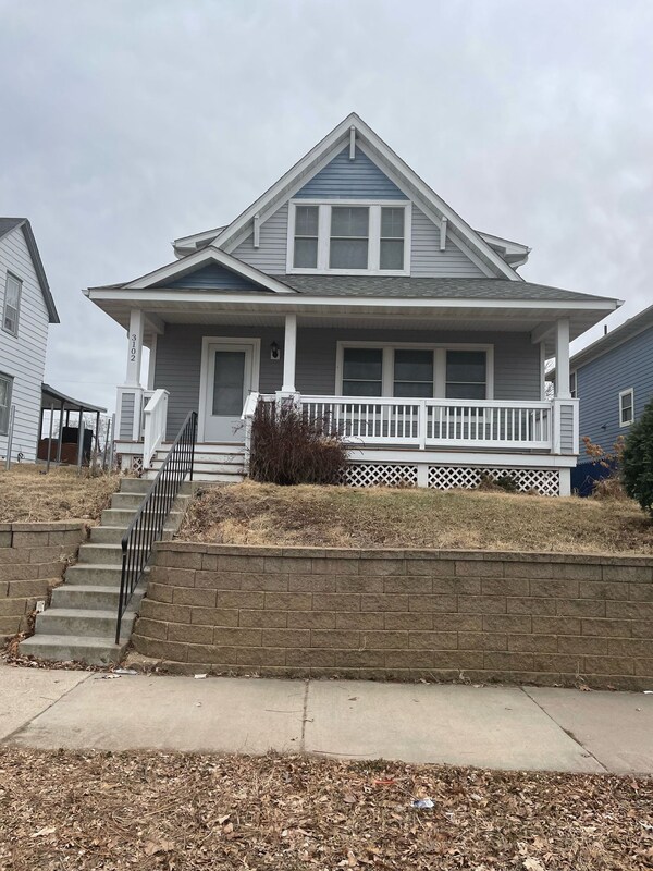 Modern 3br Family House Close To Parks & Dining  Excluding Basement - Maple Grove, MN