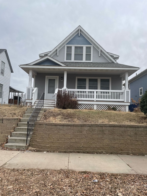 Modern 3br Family House Close To Parks & Dining Excluding Basement - Maple Grove, MN