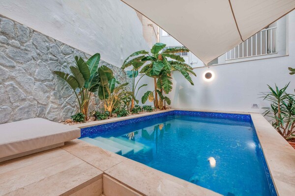 Enjoy A Stylish Stay In This Modern Malta Retreat With Private Pool - Malta