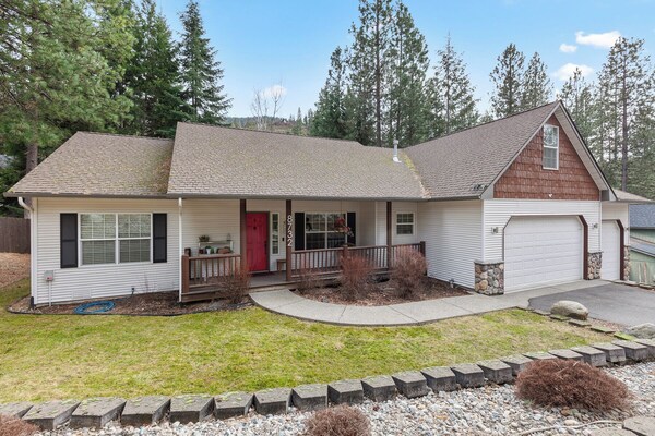 New Listing! Huge Deck | Minutes To Marina And Beach | 8 Miles To Cda - Hayden Lake, ID