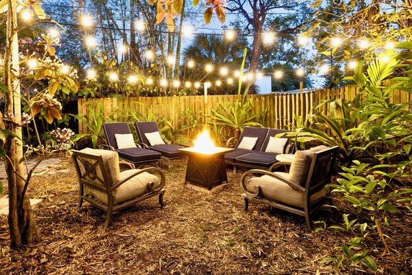 Siren's Cove 2 Bedroom House-hot Tub-for 4 Guests - Fort Lauderdale-Hollywood Airport (FLL)