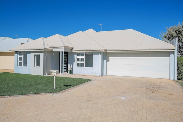 Near Coast - Luxury Retreat (1 Bdrm - 2bth) - Mindarie
