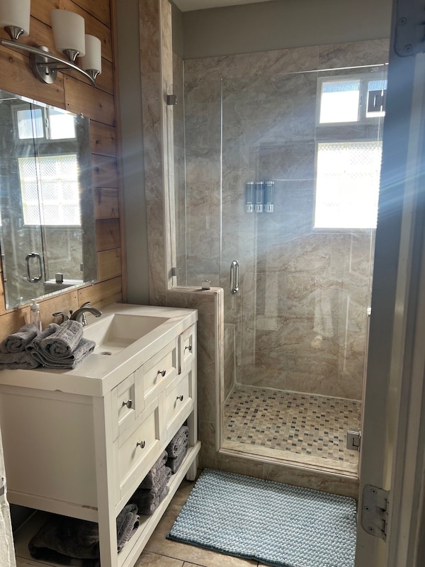 Chic 2-bedroom Apartment With Wifi, Ac In Vibrant Dallas - Cedar Hill State Park, Cedar Hill