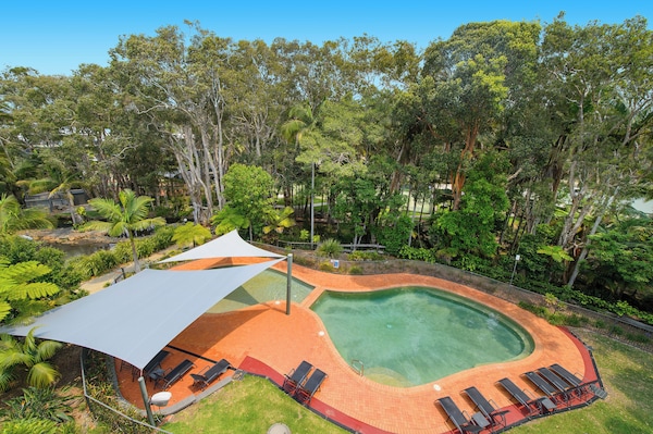 2 Bedroom Resort Style Accommodation Across From Flynns Beach - Port Macquarie