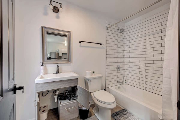 Stylish Studio In Mckinley In The Heart Of Brady St - Milwaukee, WI