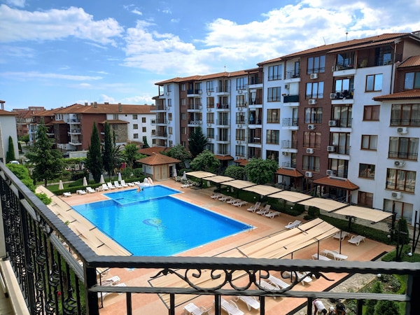 Cozy Apartment In Apolon-7, Nessebar Near The Sea With Garden And Swimming Pools - Nessebar