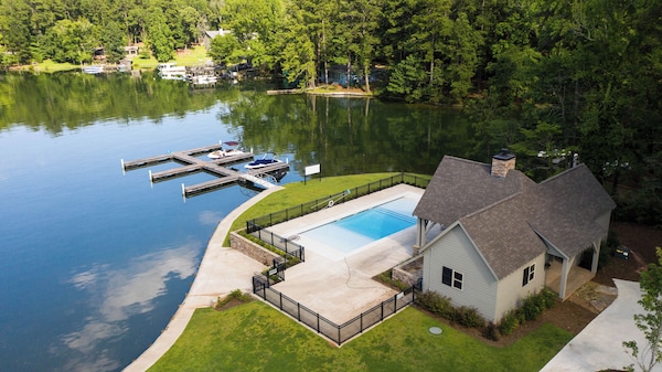 Little Red At Kowaliga Bay By Big Fish Real Estate Group At Lake Martin - Alabama
