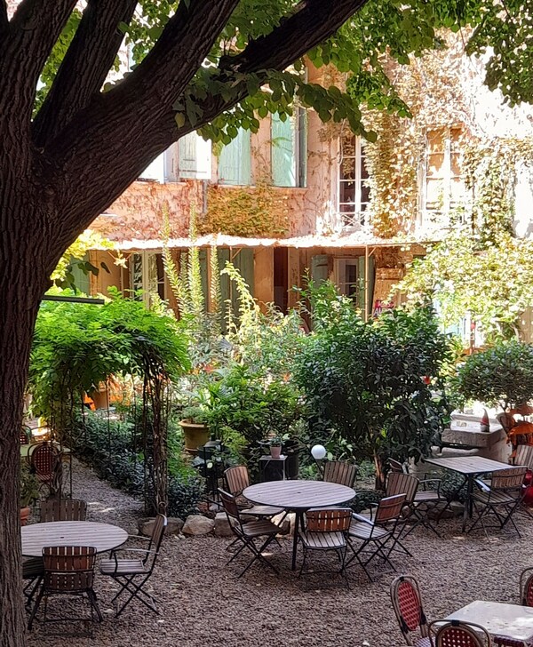 Heart Of Town / Family And Exotic 100m2 / 2 Br - Avignon