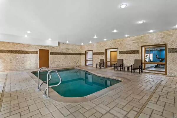 Explore Roswell! Three Modern Units For Your Stay In Roswell W/ Indoor Pool! - New Mexico
