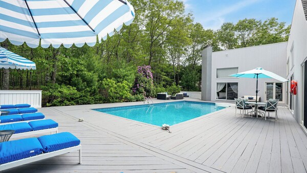 Expansive East Hampton Home, Centrally Located, Pool & Tennis, Great For... - East Hampton, NY