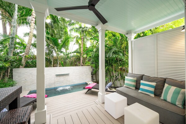 Coconut Cottage- Island Vibes & Cozy Stays W/ Pool & Parking - Old Town Key West - Key West, FL