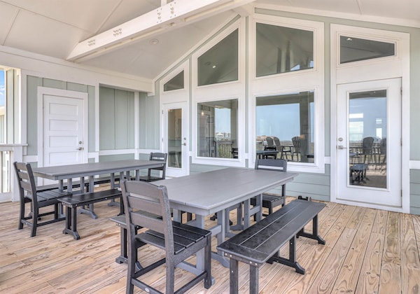 Private 9-bedroom Beach House W/ Boardwalk And Direct Beach Access - Port Aransas, TX