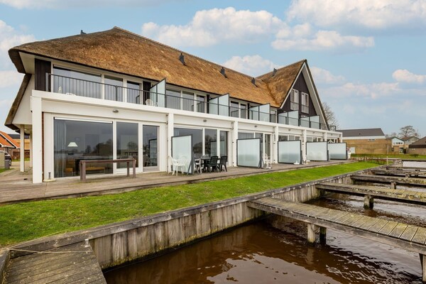 Enjoy The Beautiful View Of The Heegermeer - Sneek
