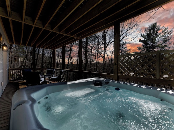 Peaceful Mountain Views In Helen  Games + Hot Tub - Helen, GA