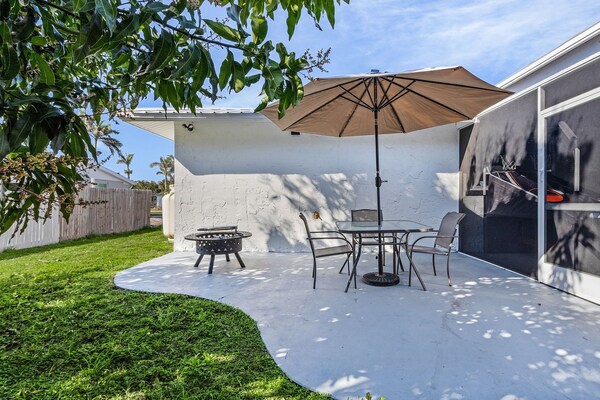 Beachside Bliss: 3.7 Miles To Beach 4.2 Miles To Sanibel Causeway Pool Table - Sanibel, FL