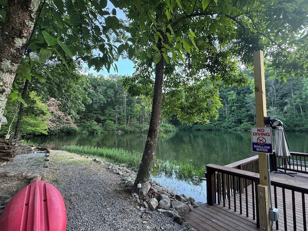 Ozzy's Oasis-100 Ft Lakefront-private Dock, 3br+bunk Room/sleeps 10. Fenced Yard - Hot Springs Village, AR