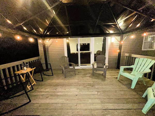 6 Kings Ping-pong Gazebo! - Lake Forest, IL