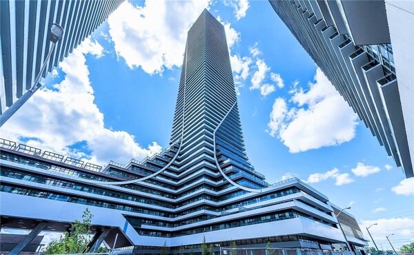 Luxury Lakefront Oasis️ Stunning Views Of The Lake, Harbour & Toronto Skyline️ - Toronto
