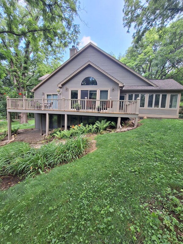 "Liberty Living" - A Charming Home With Wooded Views For Privacy And Relaxation. - 貝爾維尤