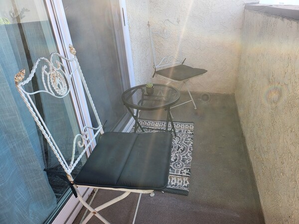 2-bedroom Condo With Wifi Less Than 10 Min From Beach, Cslb, Convention Center - Seal Beach, CA