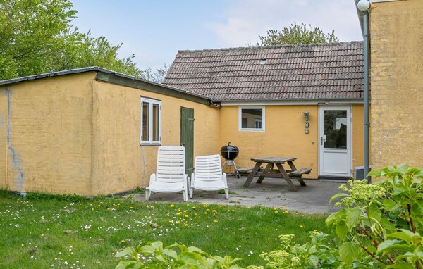 4 Bedroom Amazing Home In øStermarie - ボーンホルム島