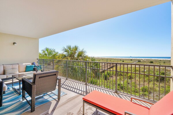 2nd Floor 3br/3ba Gulffront Condo - Direct To Unit Parking, Beach Access, & Pool - Dauphin Island, AL