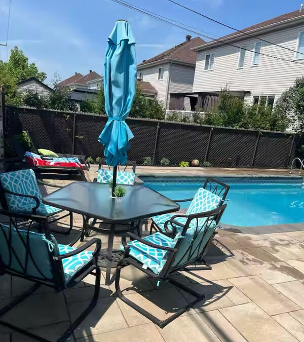Chic Spacious Basement Pool Wellserved No Kitchen - Dorval