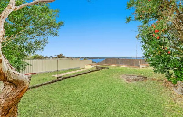 Entire Spectacular Lake And Ocean View Holiday House - Wollongong