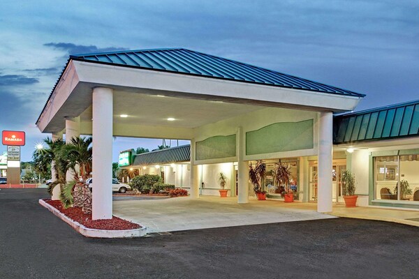 Cozy Condotel With King Bed, Wifi, Great Pool, Fitness Room And Much More! - Sarasota, FL