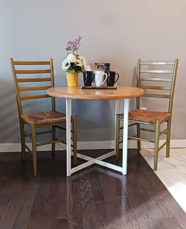 Sunny Centrally Located Apartment - Sarnia