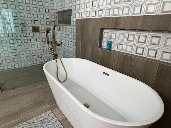 Chic 2-bedroom Apartment With Wifi, Fitness Room In Wonderful Los Angeles - 다우니