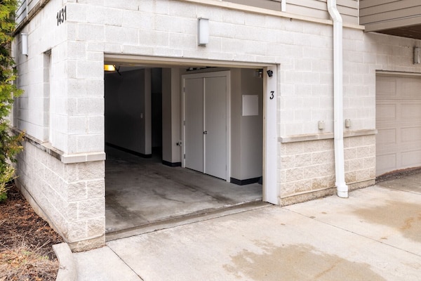 Luxury Downtown Townhome W/ Private Garage Unit 4 - Greater Cleveland Aquarium, Cleveland