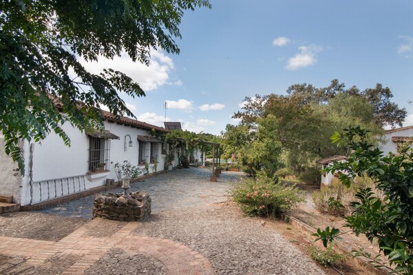 Country House 'Caldera Vieja' With Mountain View, Shared Pool And Shared Garden - Nerva
