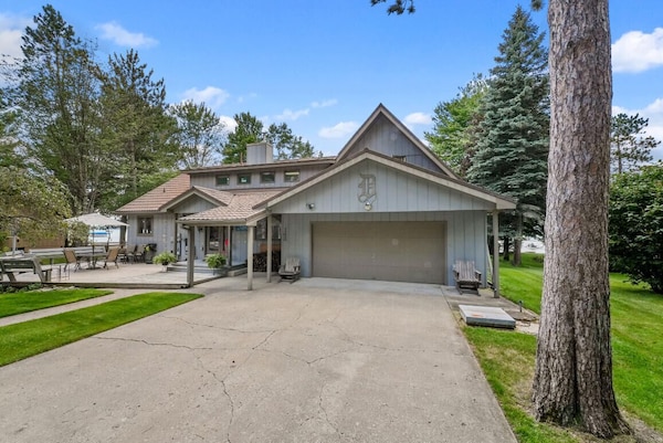 Lakefront Home W Beach @ Higgins Lake! - Roscommon, MI