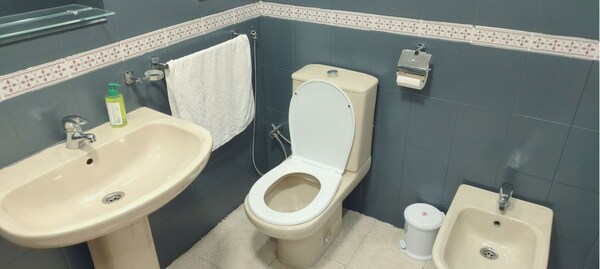 Apartment For Comfort And Luxury, Near The Train Station And Facing Hilton Open - Tanger