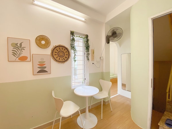 Spacious Townhome With 4 Bedrooms & 4 Bathrooms And Wifi, Ac In Vibrant Hà Nội - Hanoi