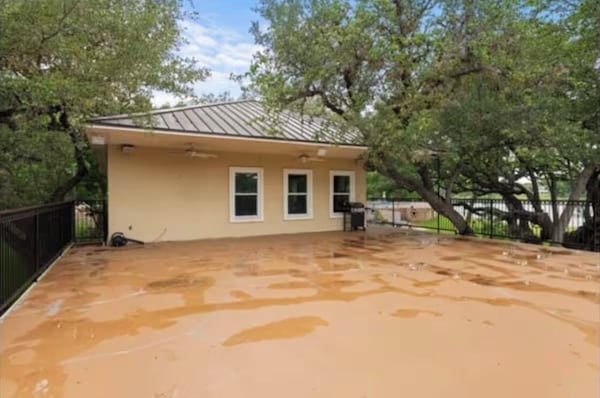 Beautiful Yard With Tons Of Waterfront! - Kingsland, TX