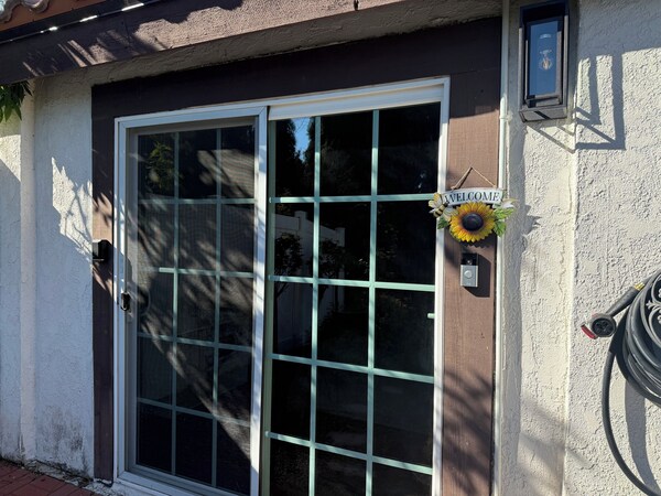 Cozy Private Entrance Studio W/ Golf Course View - Covina, CA