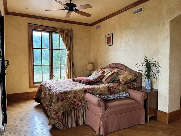 Chateau With 5 Bedrooms And Wifi, Ac In Lovely Saratoga - Los Gatos, CA