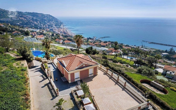 Villa Paradise-sleeps 20-pool-sea Views-pets - Sanremo