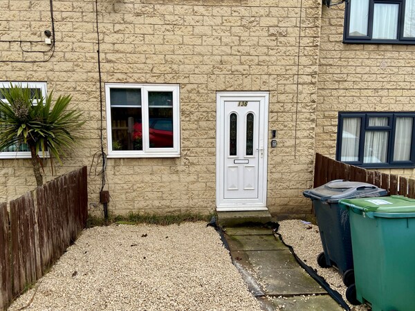 Comfortable 1 Bed House In Batley - Sleeps 3 - Mount Pleasant