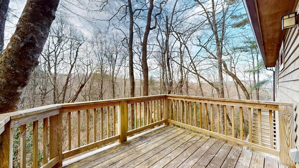 Mountain Treehouse | Wood Burning Fireplace And Hot Tub - Highlands, NC