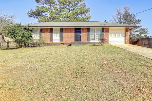 20 Mi To Atlanta: Family Home W/ Private Yard - Riverdale, GA