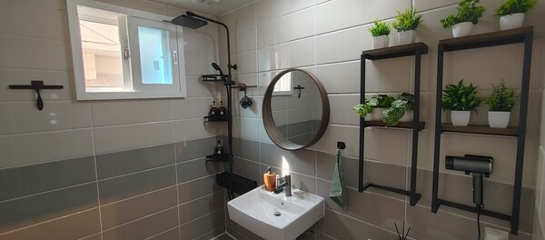 Rosebrickhouse/5mins To Terminal, Metro/books/cozy/8ppl/city Centre/ - Gwangju