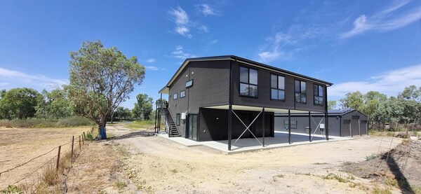 Large Home On The Water With Boat Ramp And Jetty - South Australia