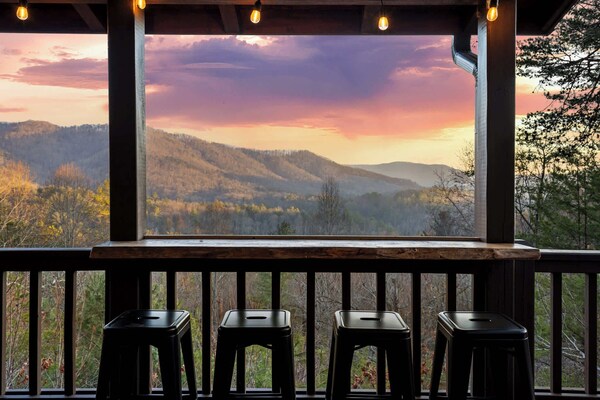 Camp Wildgrove - 4 Br With Hot Tub~ Sauna ~Views - Ellijay, GA